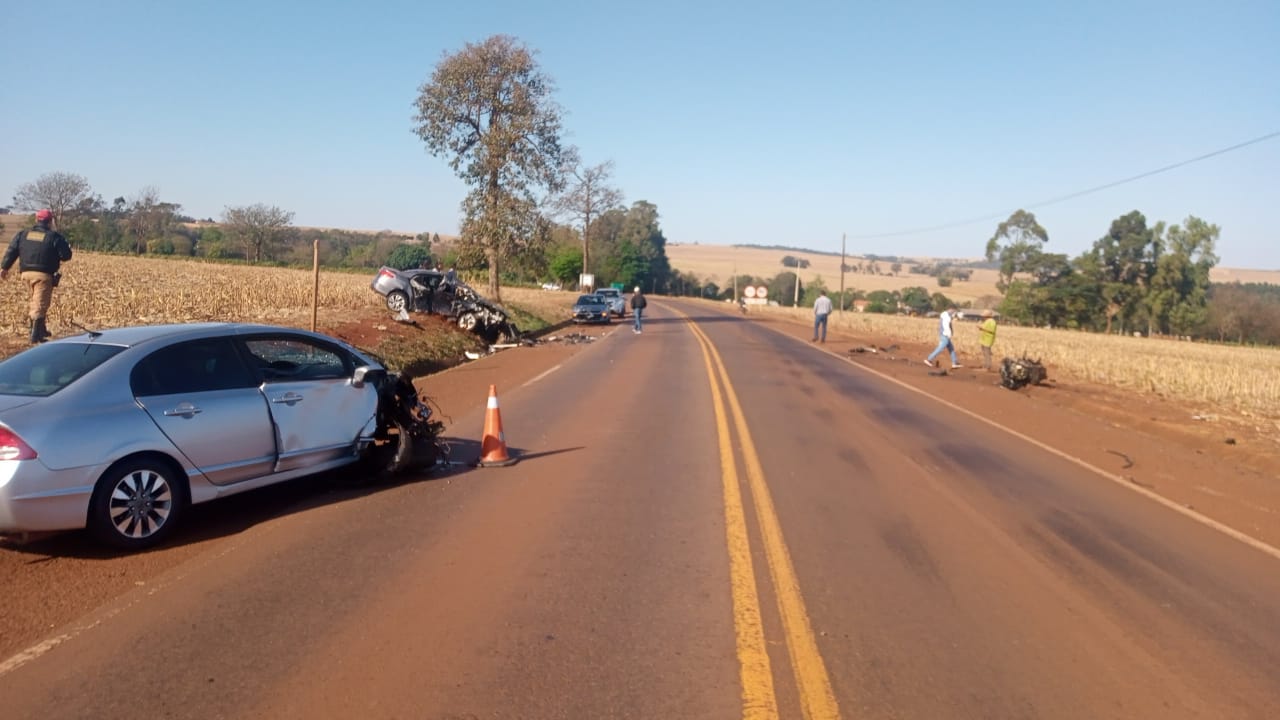 Carro tem motor arrancado e quatro pessoas ficam feridas em grave acidente entre Toledo e Assis ...