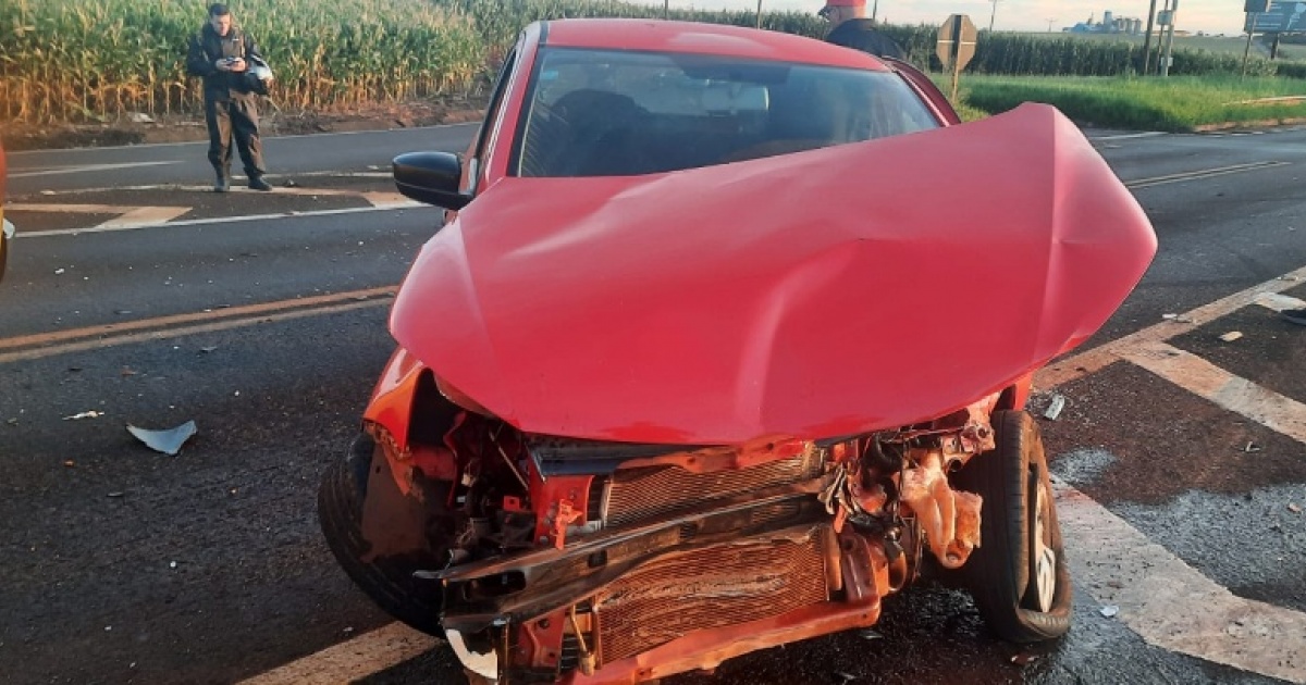 Acidente em trevo entre Toledo e Assis deixa duas pessoas feridas - Plantão Toledo